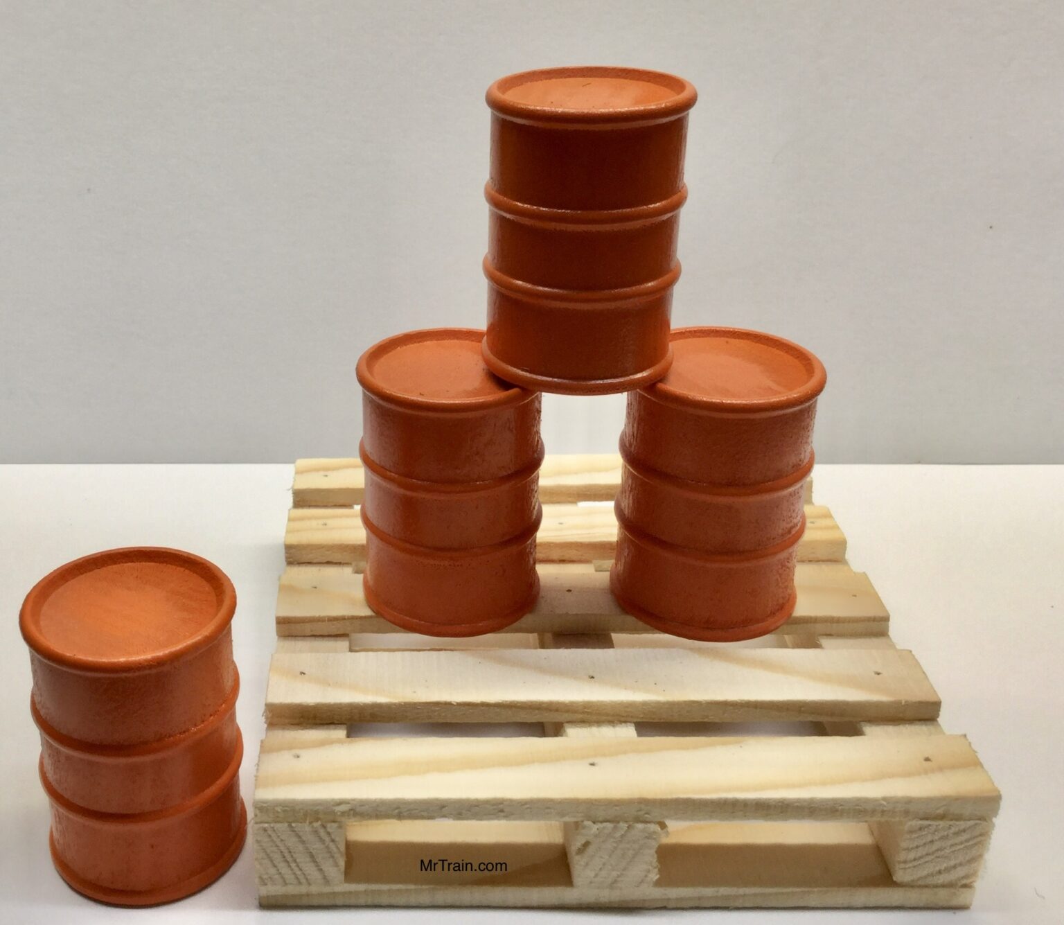 G Gauge/Scale Miniature Pallet & Barrels - MrTrain